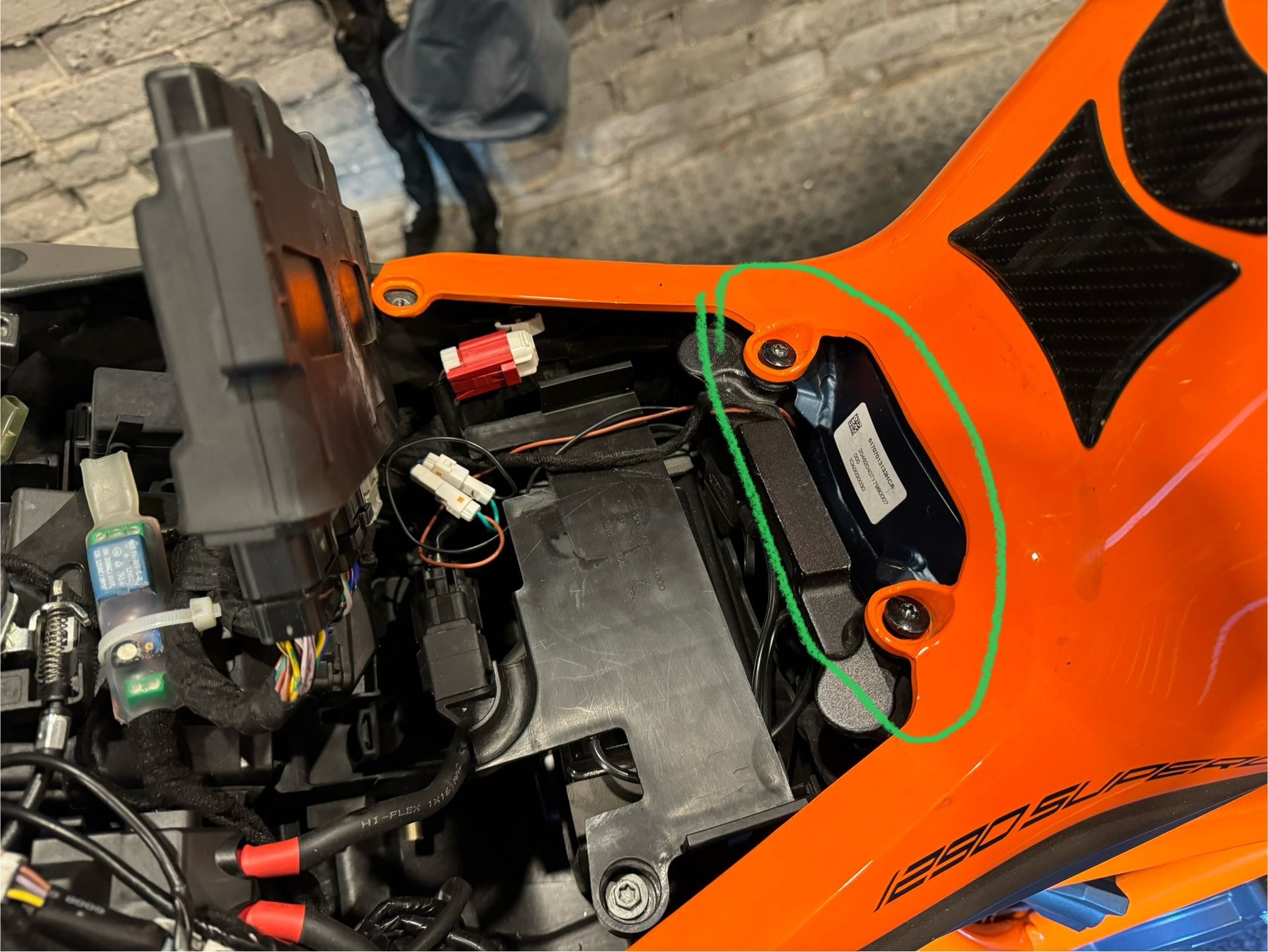 KTM 1290 Super Duke R Air Filter Replacement (3rd Gen / 2020+) – Chance ...